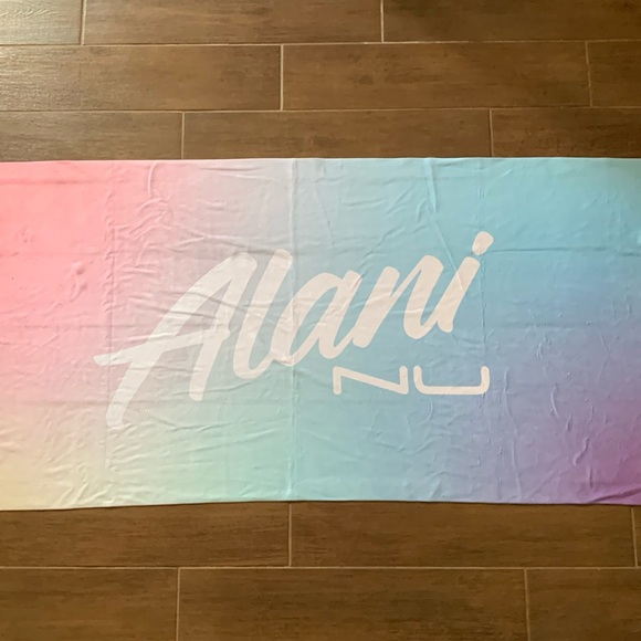 Alani Resort | Other | Brand New Alani Nu Lounge Chair Towel 2 Cell ...